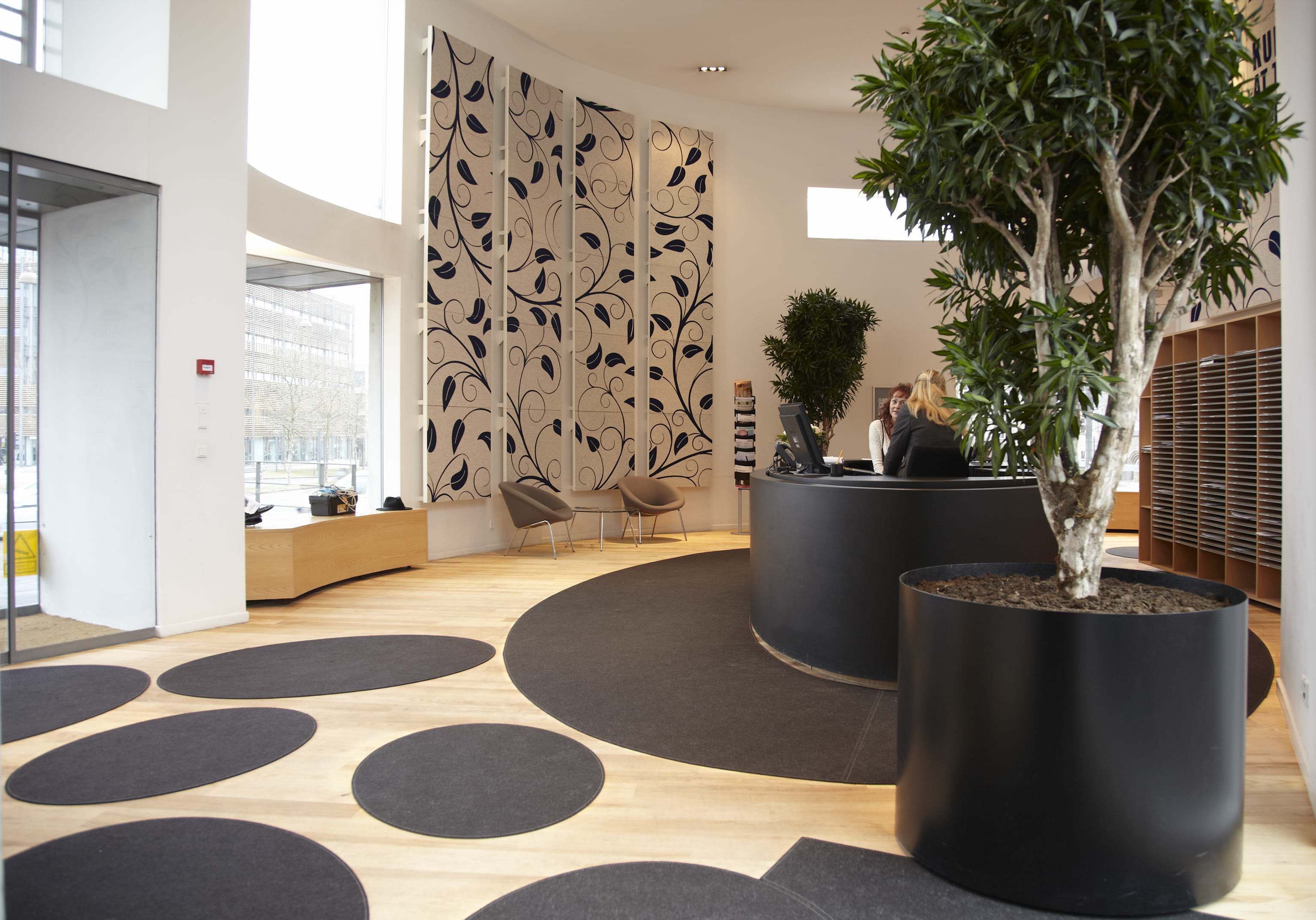 Effektiv akustisk udsmykning med filt Special firma design i filt